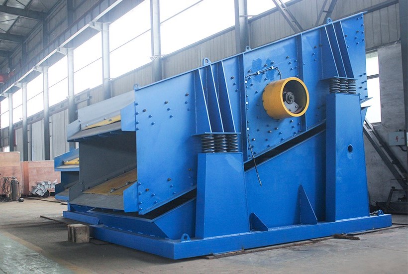 Model configuration and installation of circular vibrating screen