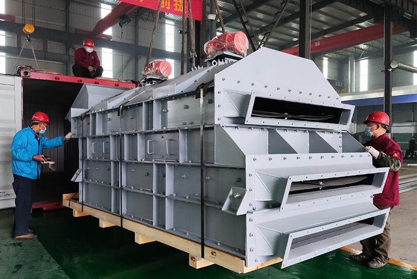 Limestone high frequency vibrating screen was dispatched to Canada